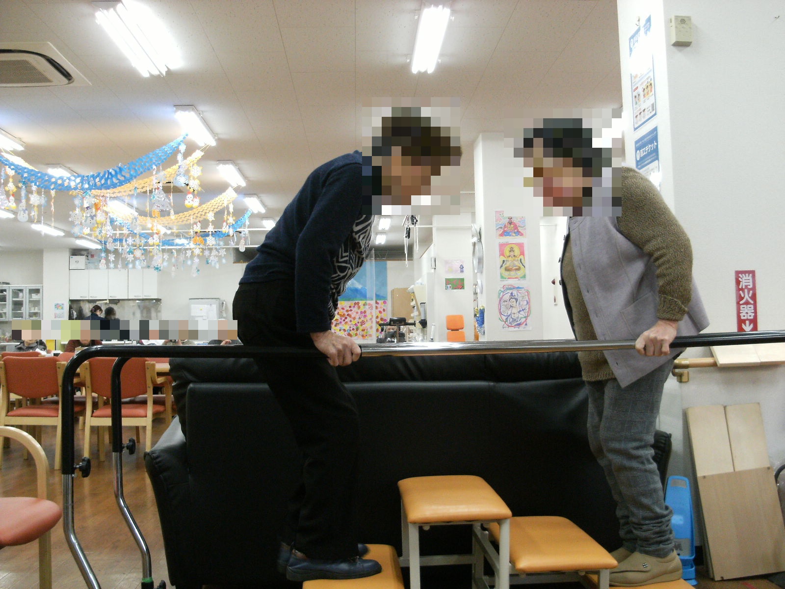 2人で踏み台昇降｜なごやかニュース ｜デイサービスセンター なごやか新川崎神奈川県川崎市幸区