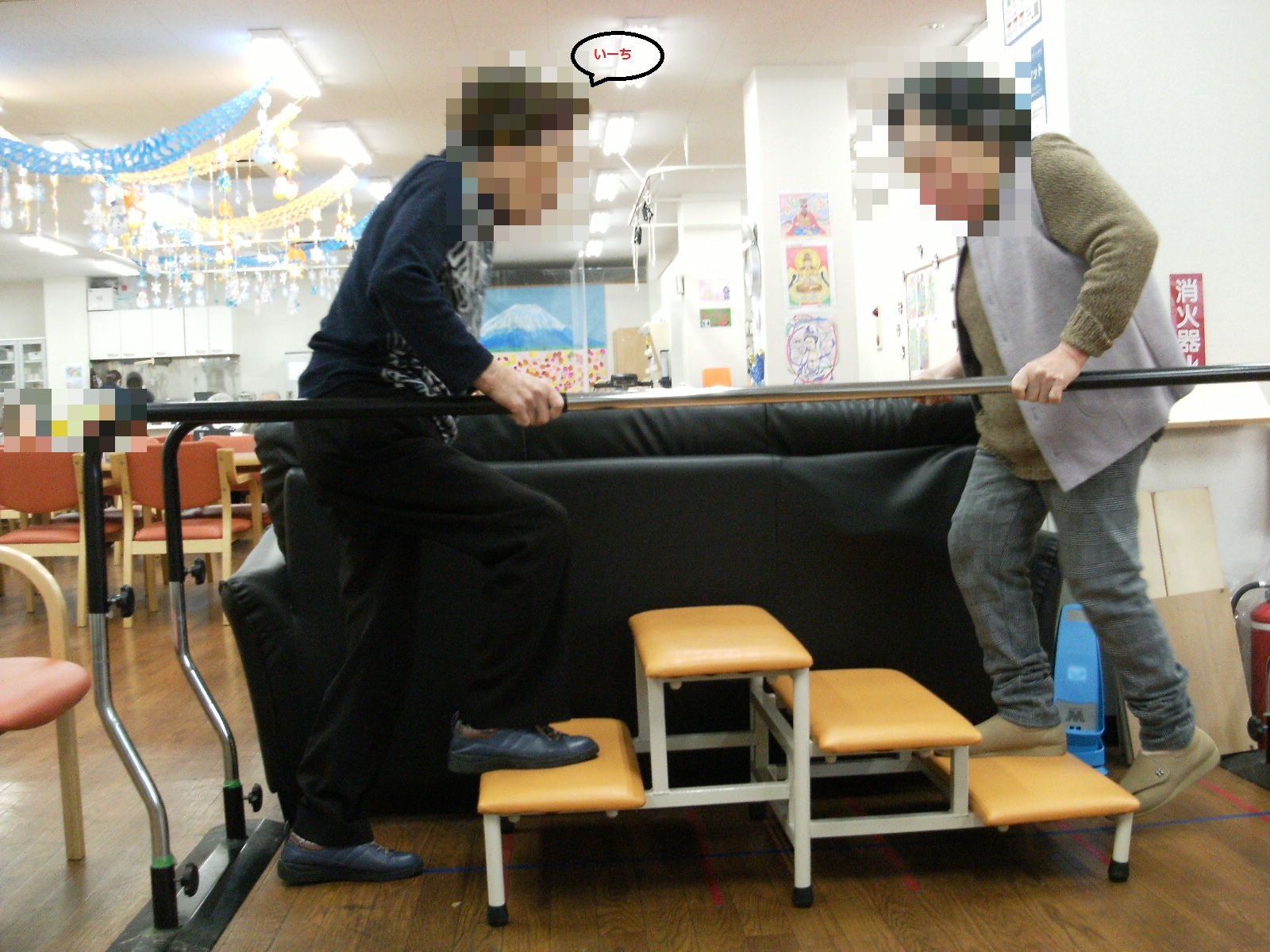 2人で踏み台昇降｜なごやかニュース ｜デイサービスセンター なごやか新川崎神奈川県川崎市幸区
