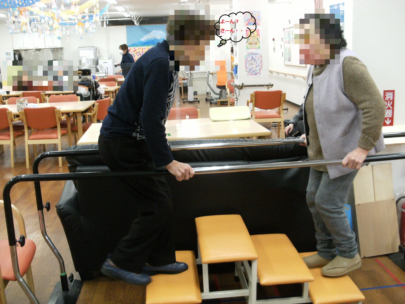 2人で踏み台昇降｜なごやかニュース ｜デイサービスセンター なごやか新川崎神奈川県川崎市幸区
